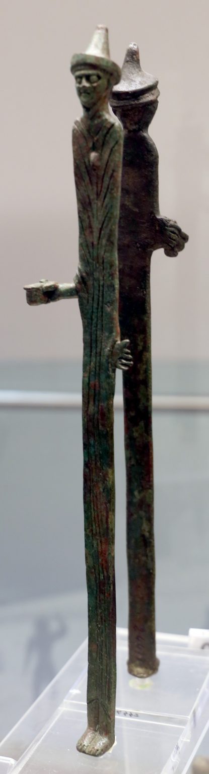 Prêtres et Haruspices - Sites historiques et arts étrusques